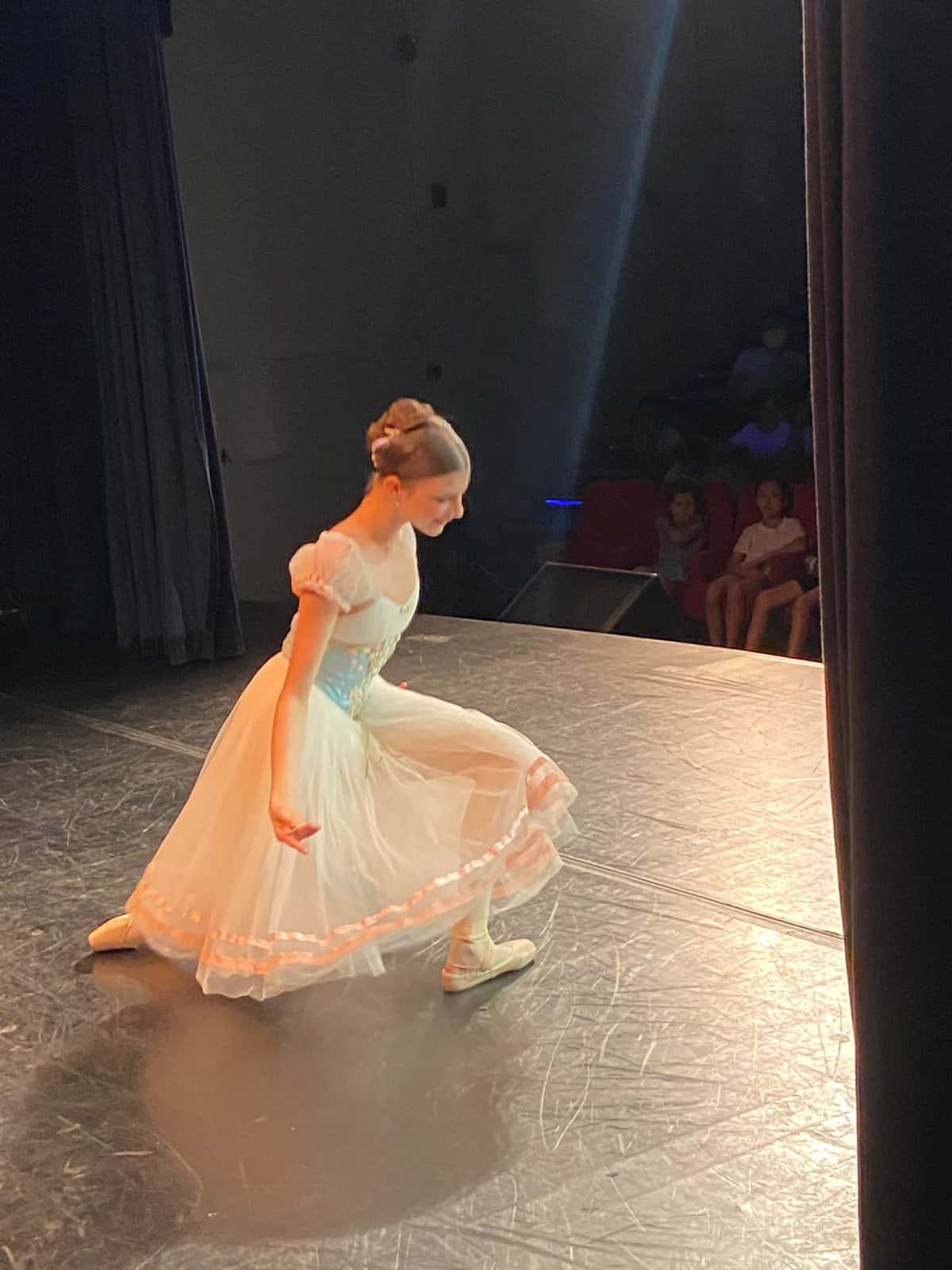 Blue Dancer, Green Dancer