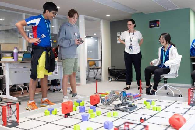 ECA Robotics – Friendly competition at the Victoria and Shanghai Academy